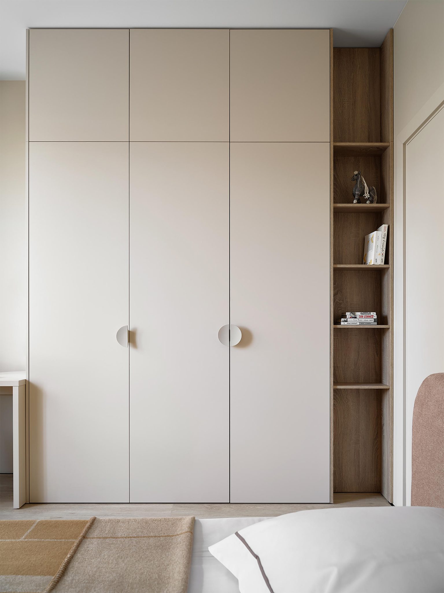Tranquil, cozy, and easy-customizable beige 79 m2 apartment with a walk ...