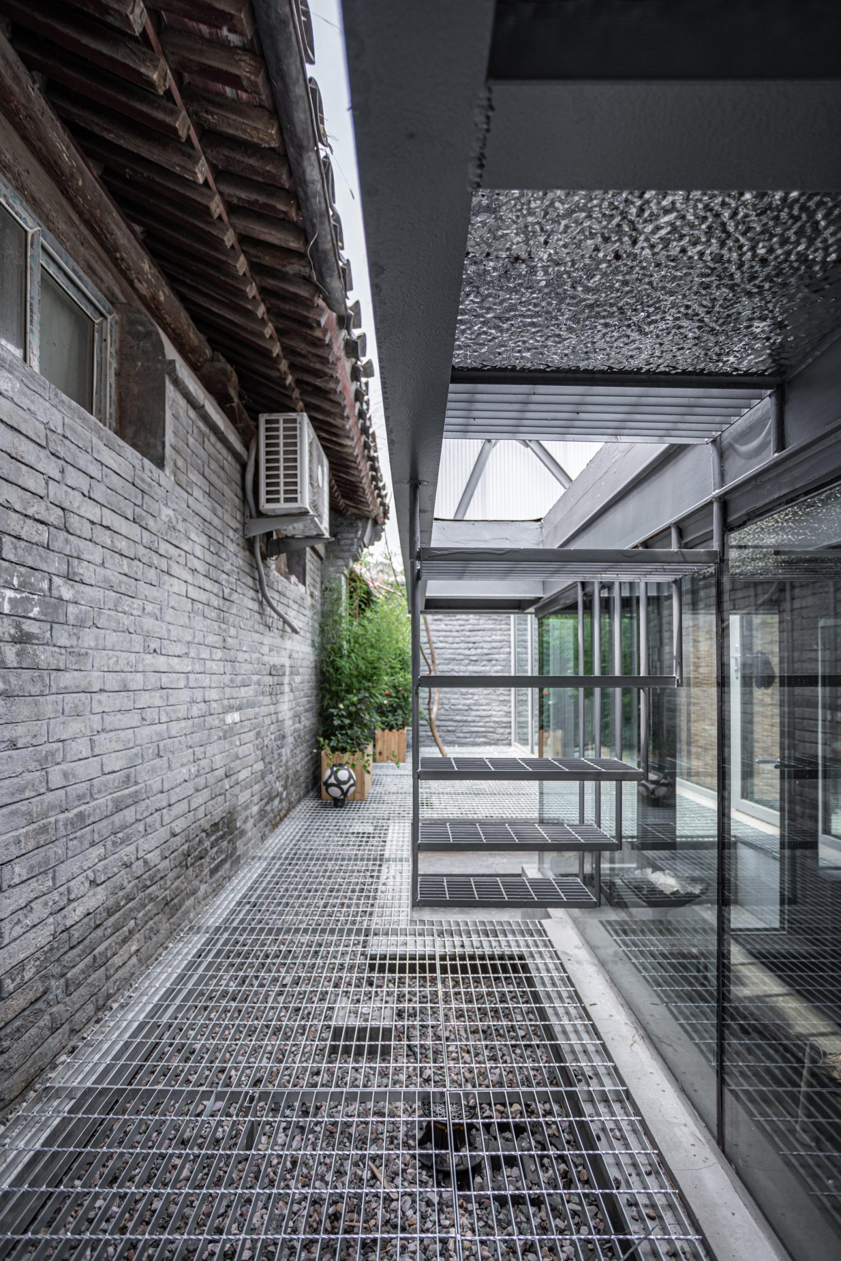 Carrying pole House by Atelier KAI architects - Interior Design ...