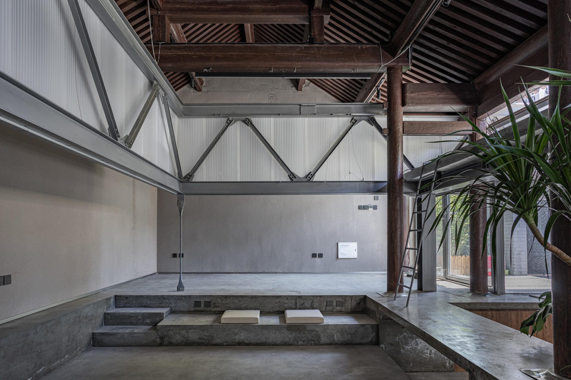 Carrying pole House by Atelier KAI architects - Interior Design ...