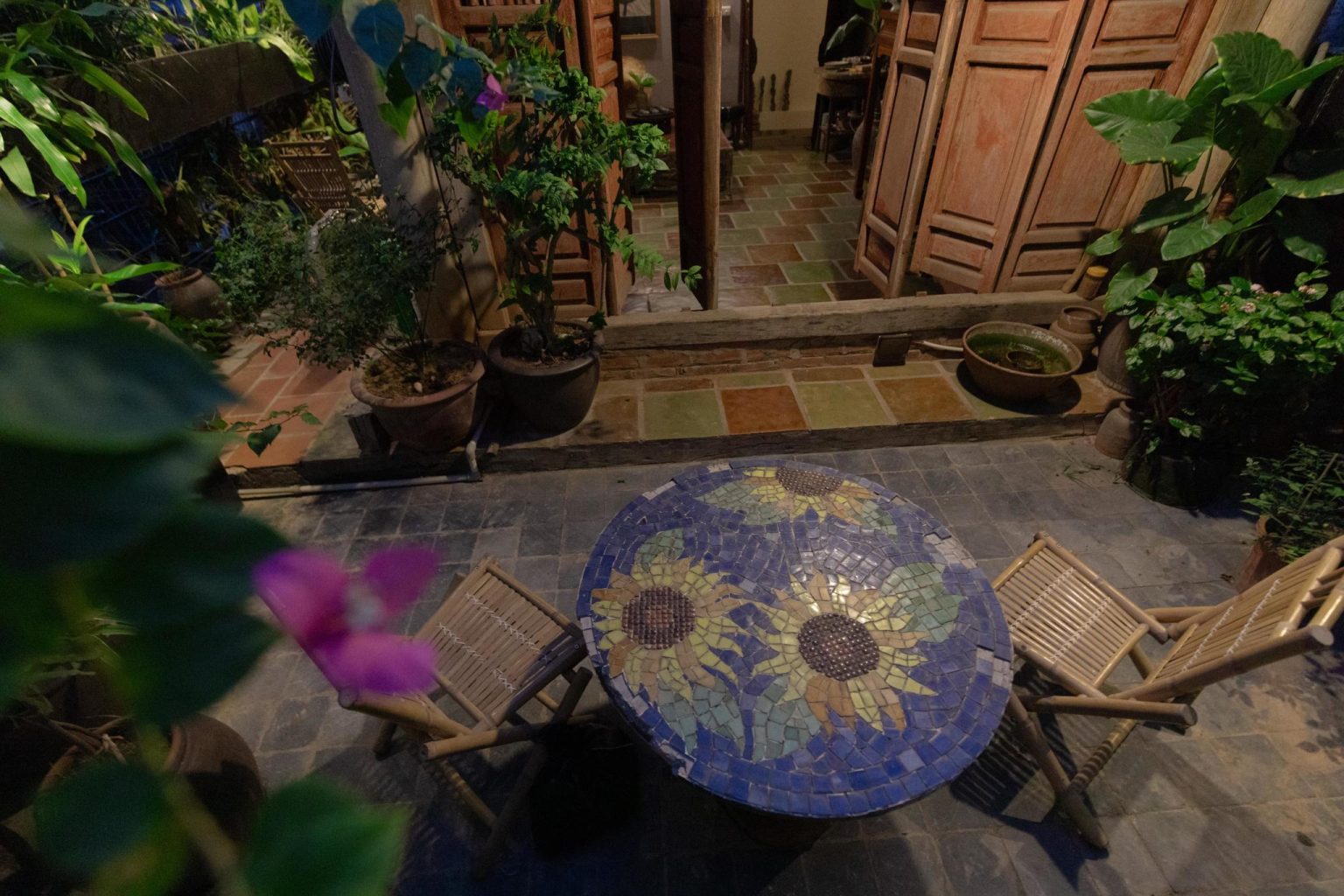 The North Vietnam countryside home inside the city by DTI Design ...