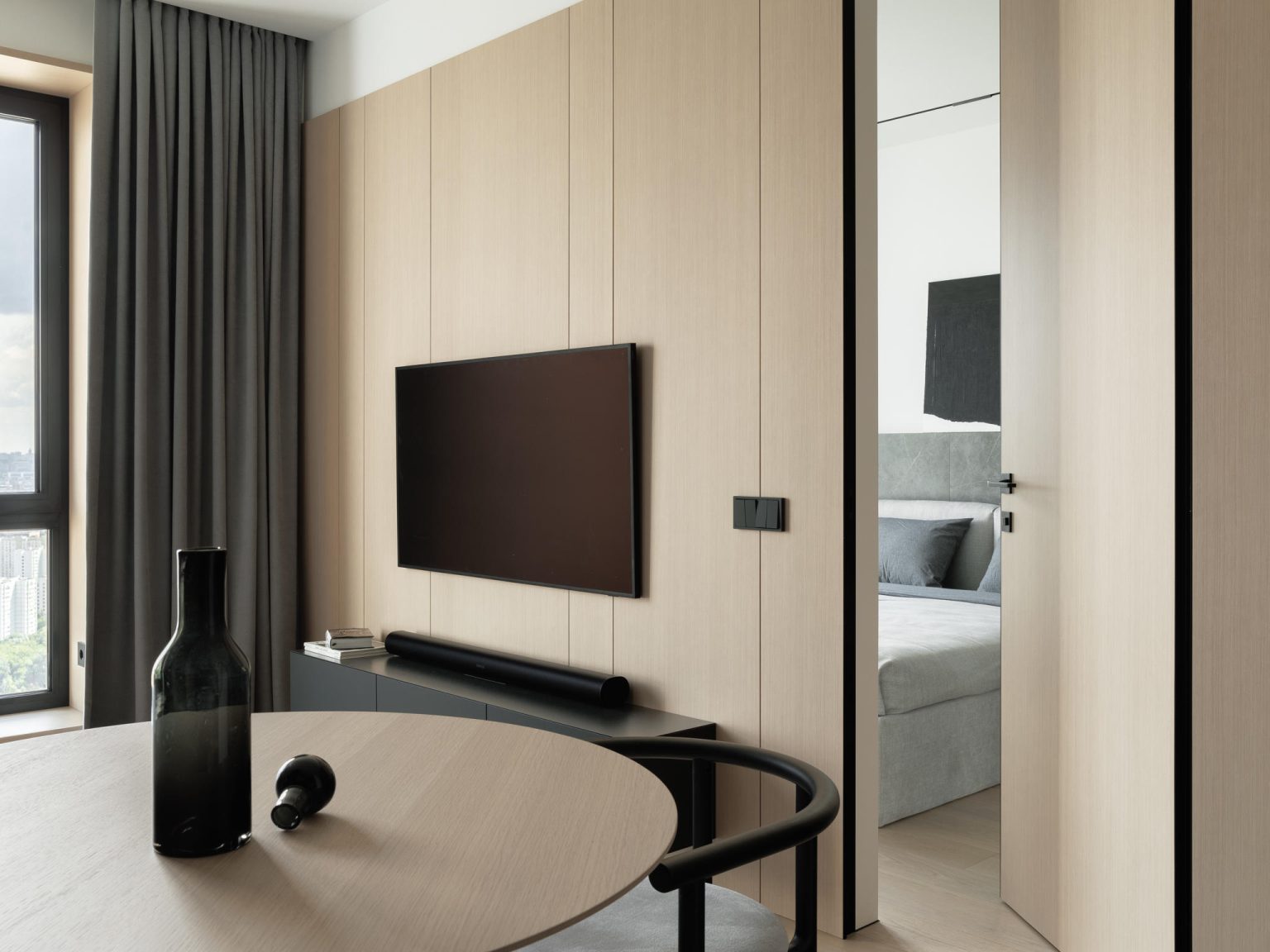 One-room apartment with a “smart” layout, large kitchen and a view of ...