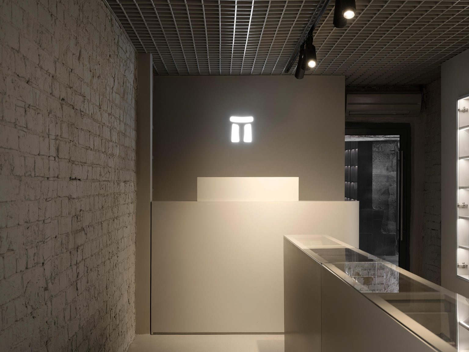 Kamnevedy — a mineral shop without the museum feel by Sinitsa Buro ...